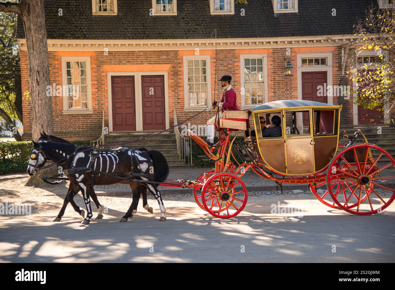 Horse drawn carriage in Colonial Williamsburg Stock Photo - Alamy