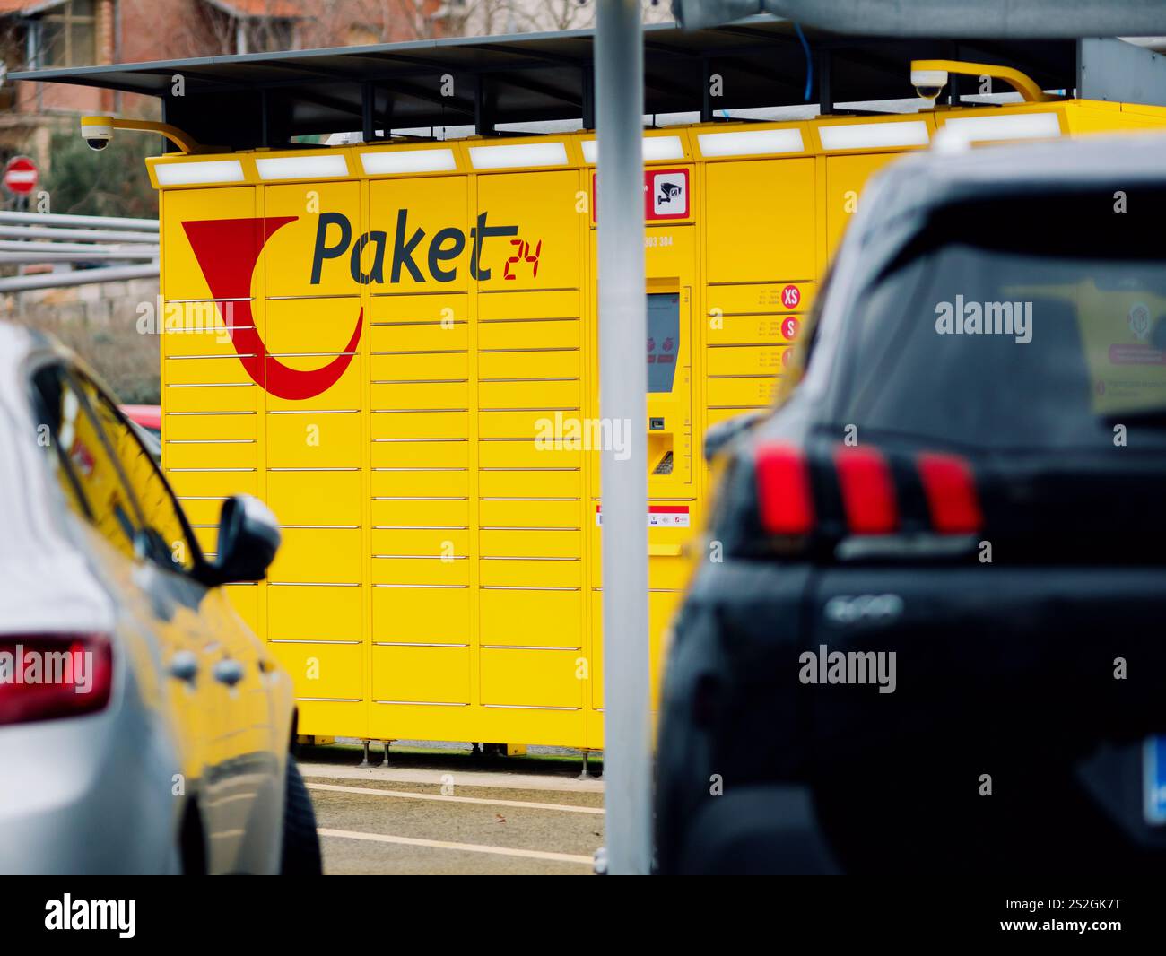 Packet 24 hrvatska posta autonomous self service terminal for automatic ...