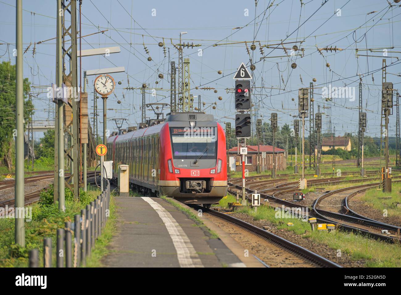 Regionalbahn S-Bahn S9, Bahnhof Mainz-Kastel, Wiesbaden, Hessen ...