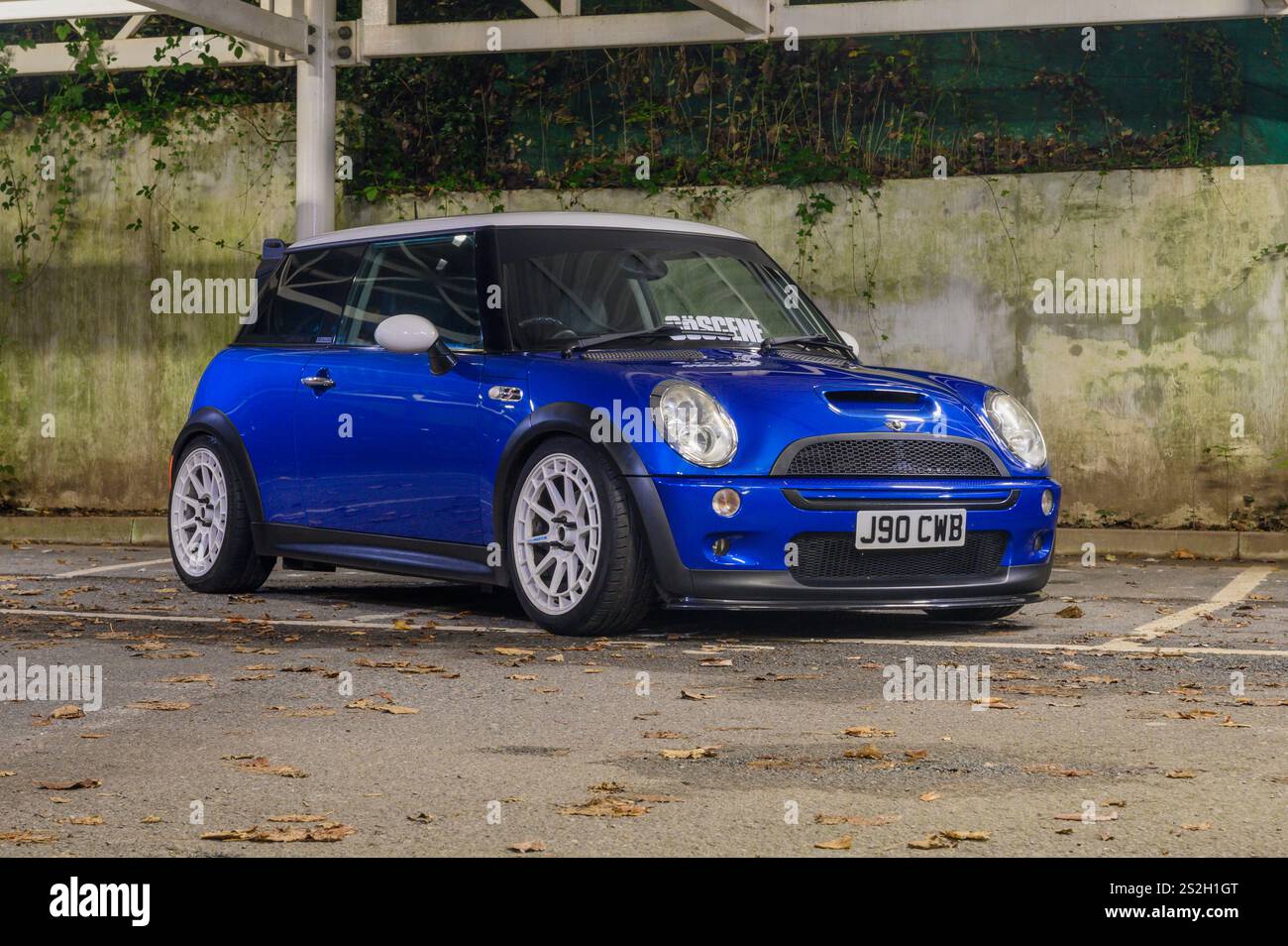 R53 Mini Cooper S British hot hatch compact sports car Stock Photo - Alamy