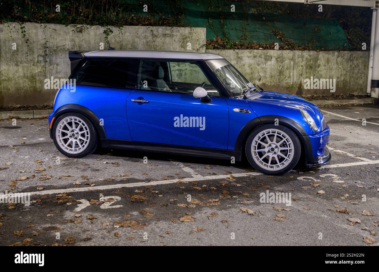R53 Mini Cooper S British hot hatch compact sports car Stock Photo - Alamy