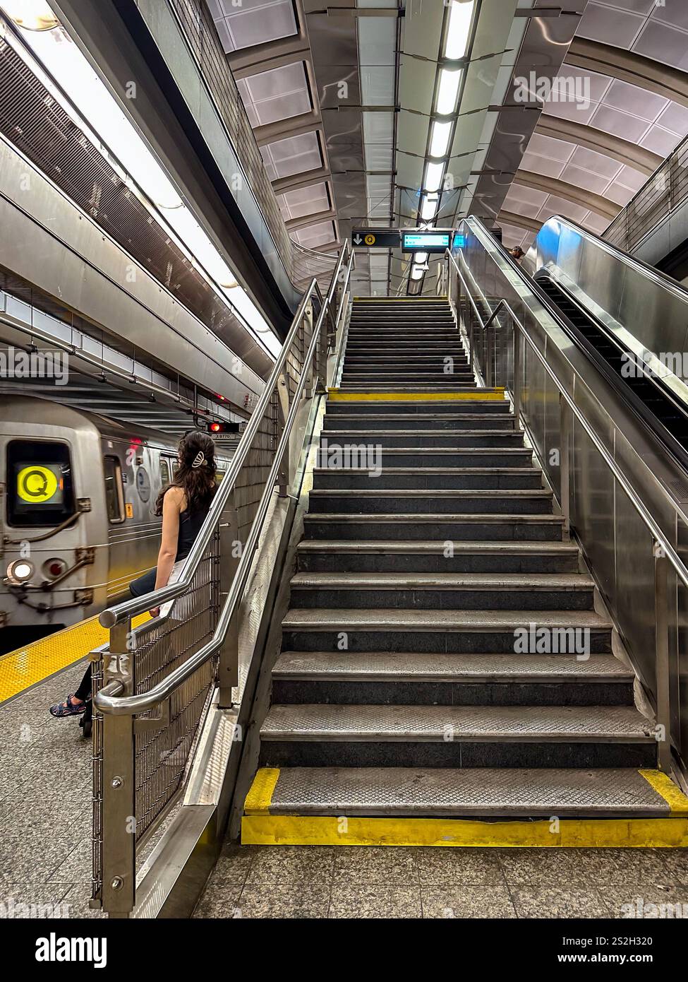 East 72 street hi-res stock photography and images - Alamy