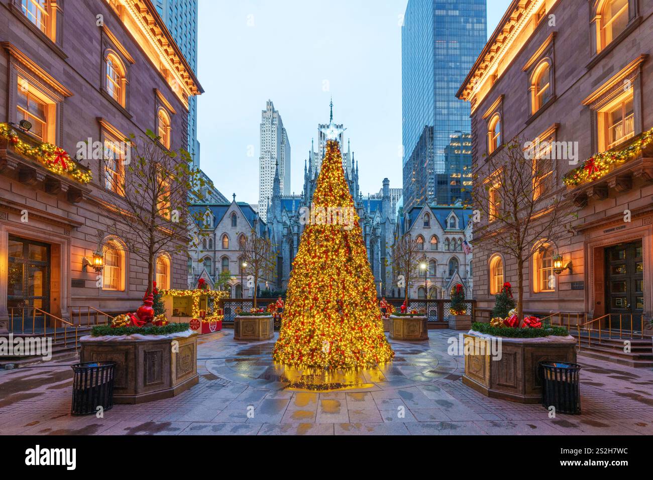 Lotte New York Palace Hotel, with Christmas Decoration and Christmas ...