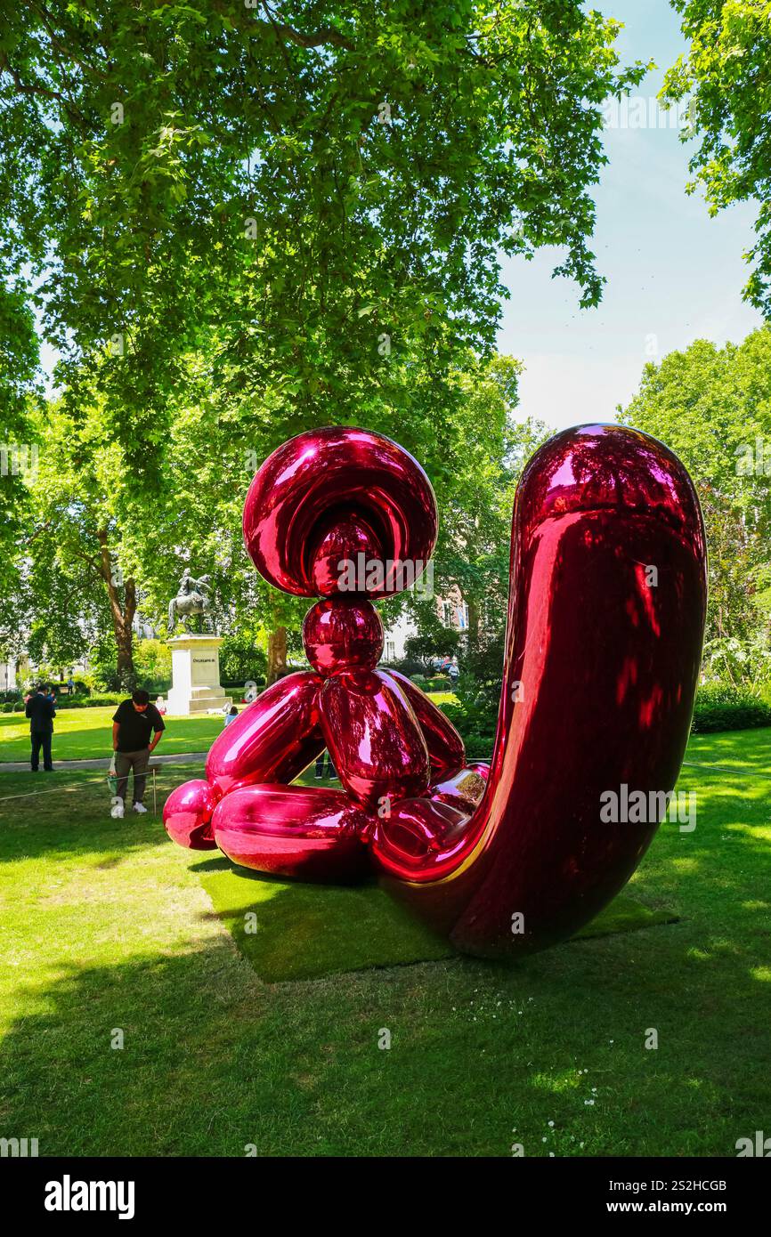 London, UK. 15 Jun 2022. Artist Jeff Koons sculpture Balloon Monkey ...