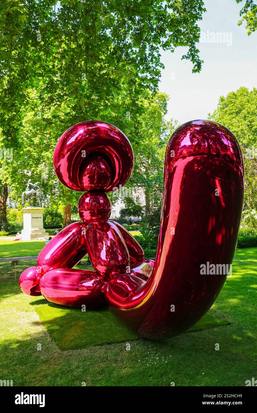 London, UK. 15 Jun 2022. Artist Jeff Koons sculpture Balloon Monkey ...