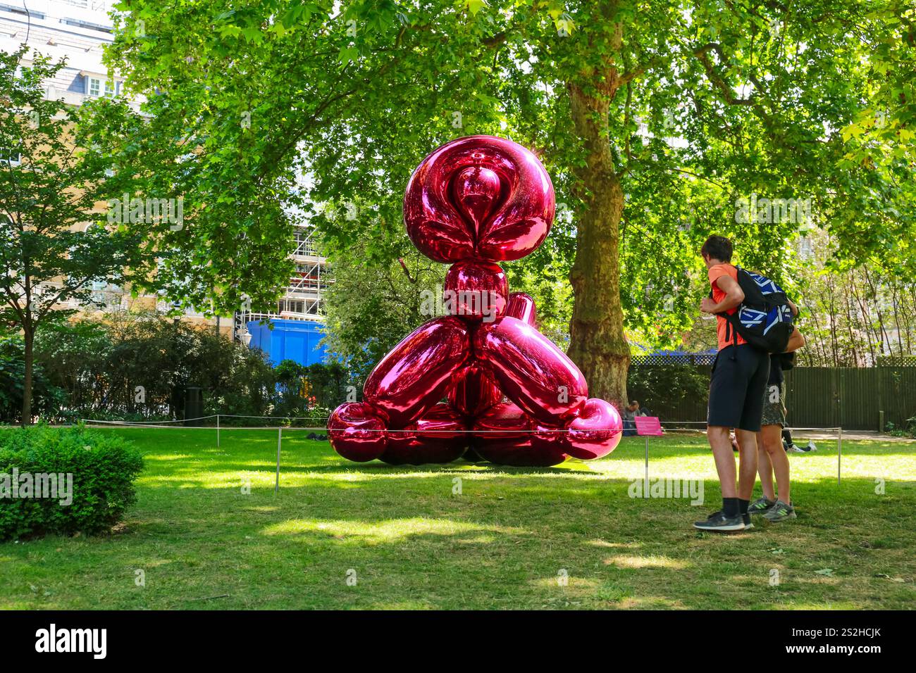 London, UK. 15 Jun 2022. Artist Jeff Koons sculpture Balloon Monkey ...