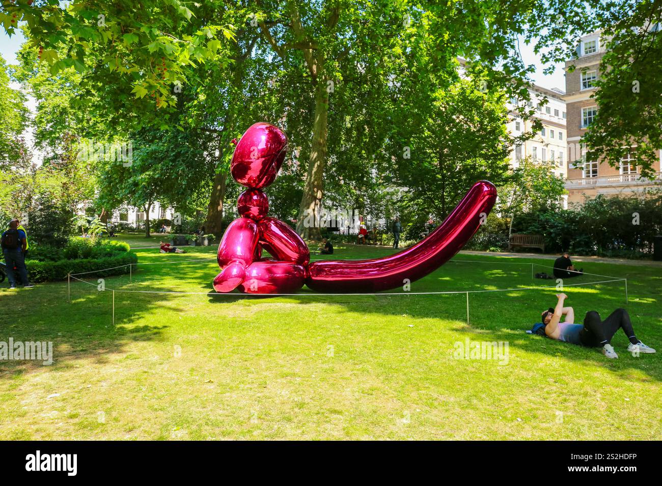 London, UK. 15 Jun 2022. Artist Jeff Koons sculpture Balloon Monkey ...