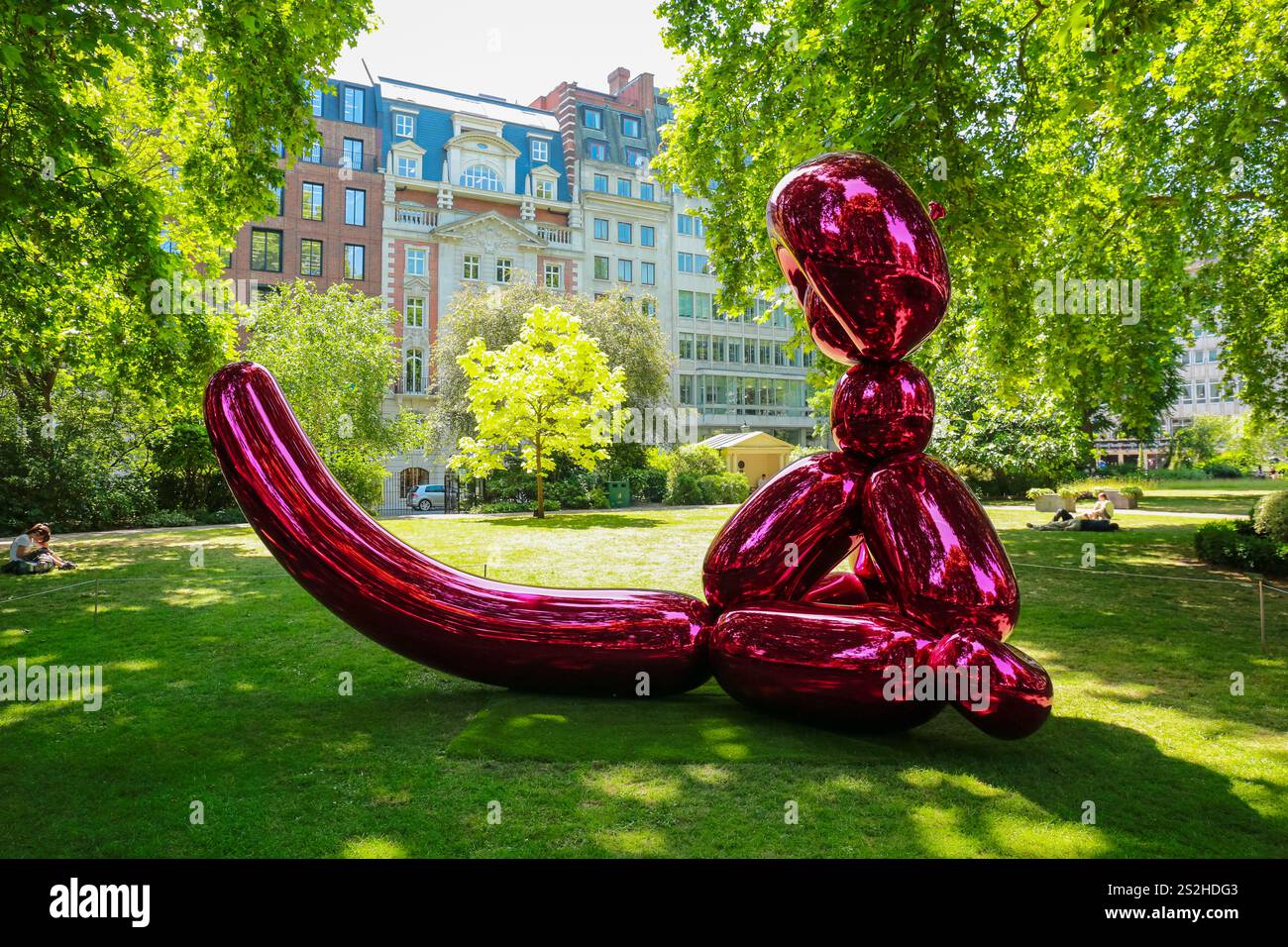 London, UK. 15 Jun 2022. Artist Jeff Koons sculpture Balloon Monkey ...