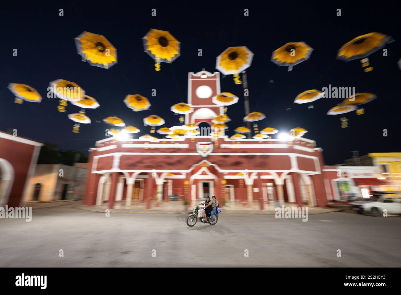 Baca, Mexico. 20th Nov, 2024. A motorcycle in front of the Palacio ...