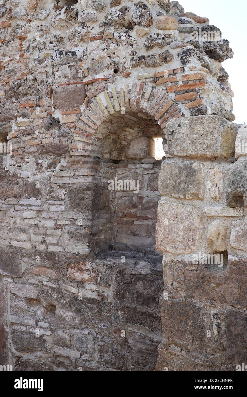 Detail of arch at Hadrians Gate, Side, Antalya, Turkey Stock Photo - Alamy