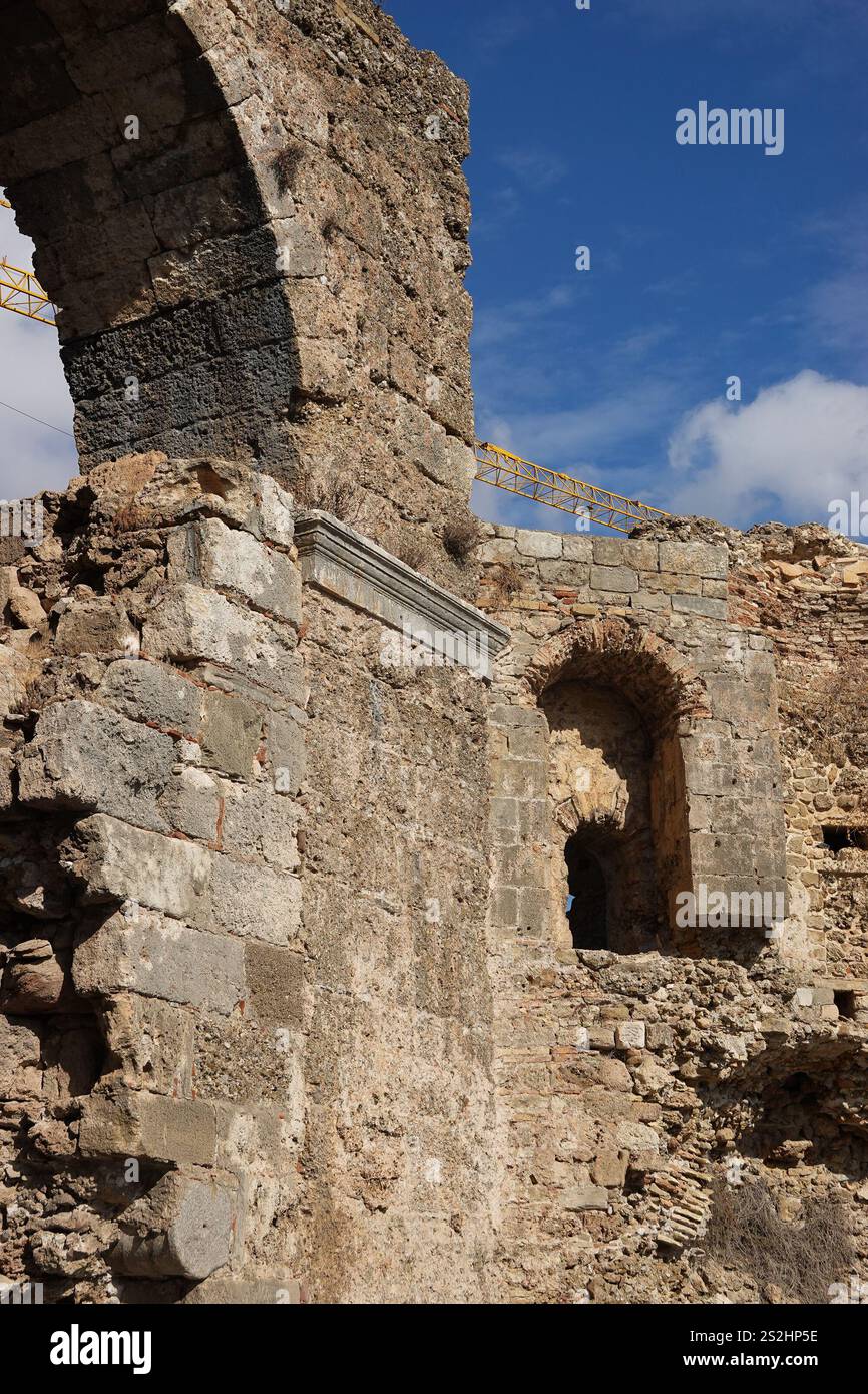 Detail of arch at Hadrians Gate, Side, Antalya, Turkey Stock Photo - Alamy