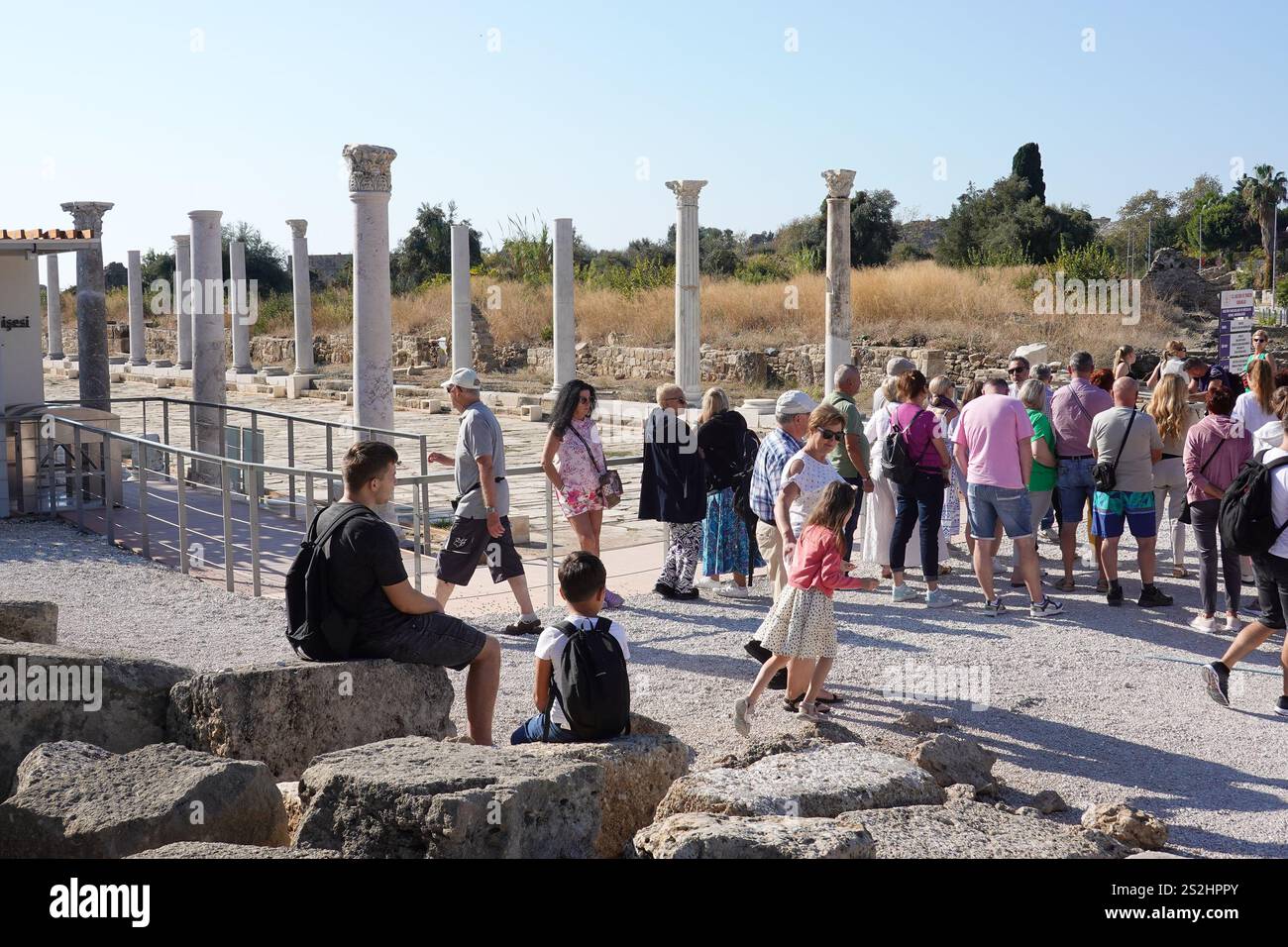 Roman side street hi-res stock photography and images - Alamy