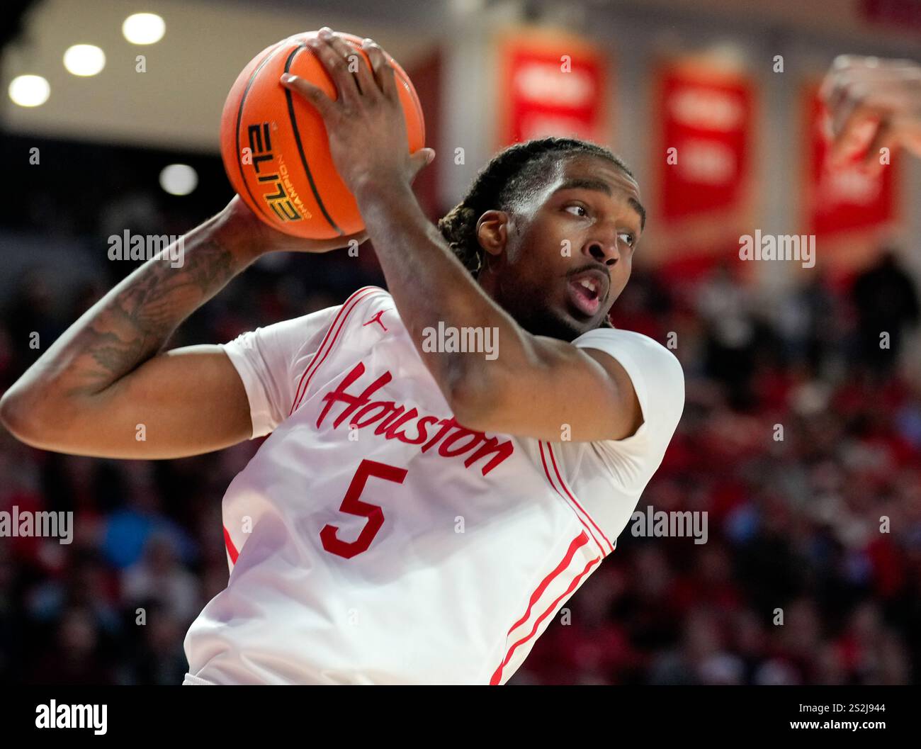 Houston, Texas, USA. 6th Jan, 2025. Houston forward JA'VIER FRANCIS (5) during a college ...