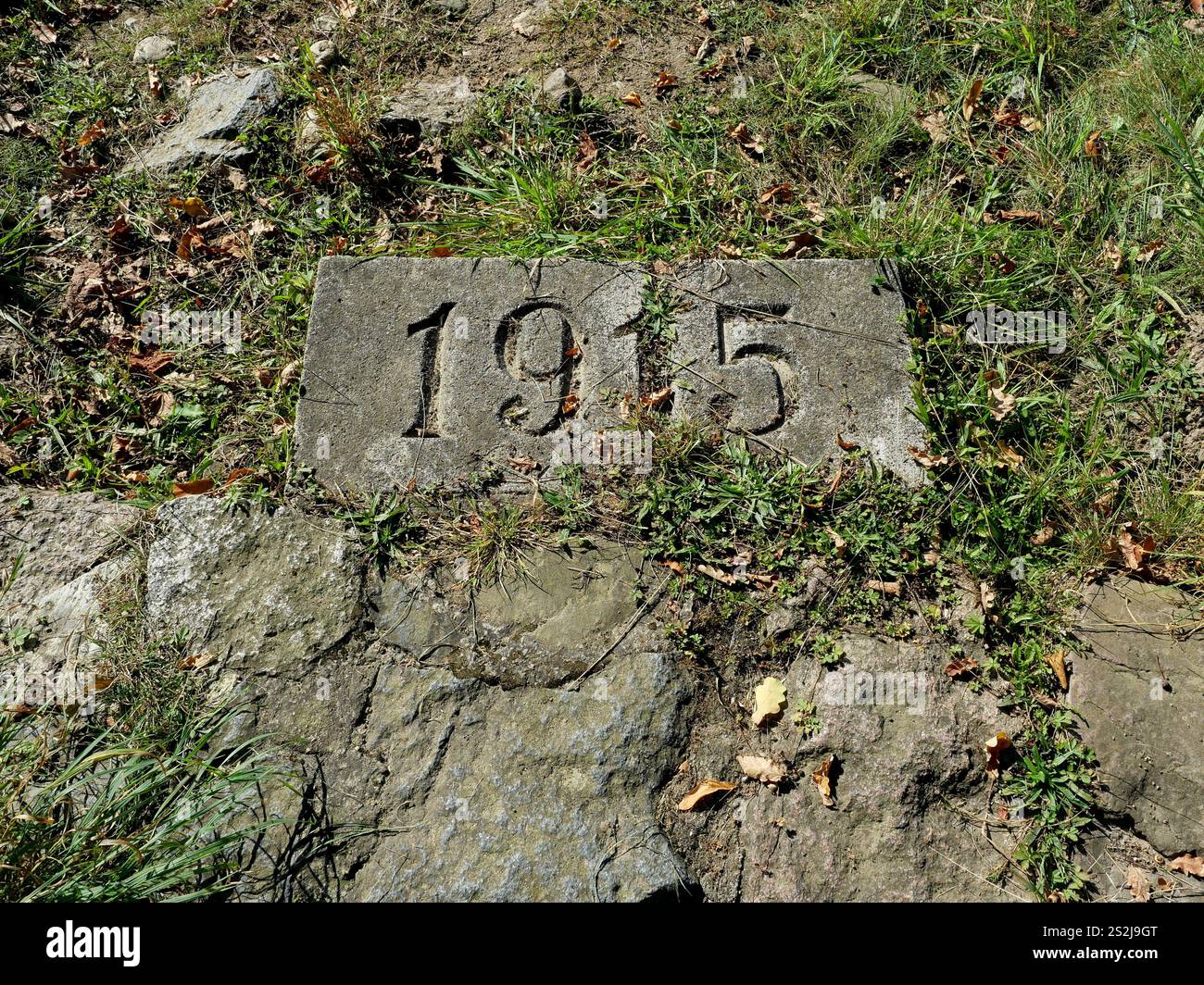 The steps with the inscribed years of the First World War take us back ...