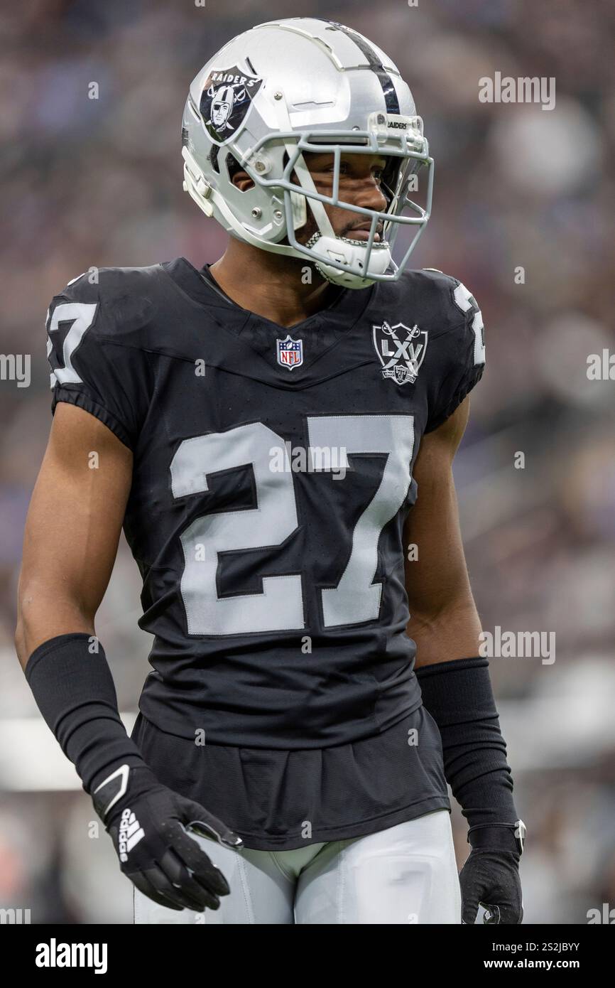 Las Vegas Raiders cornerback Sam Webb (27) against the Los Angeles ...