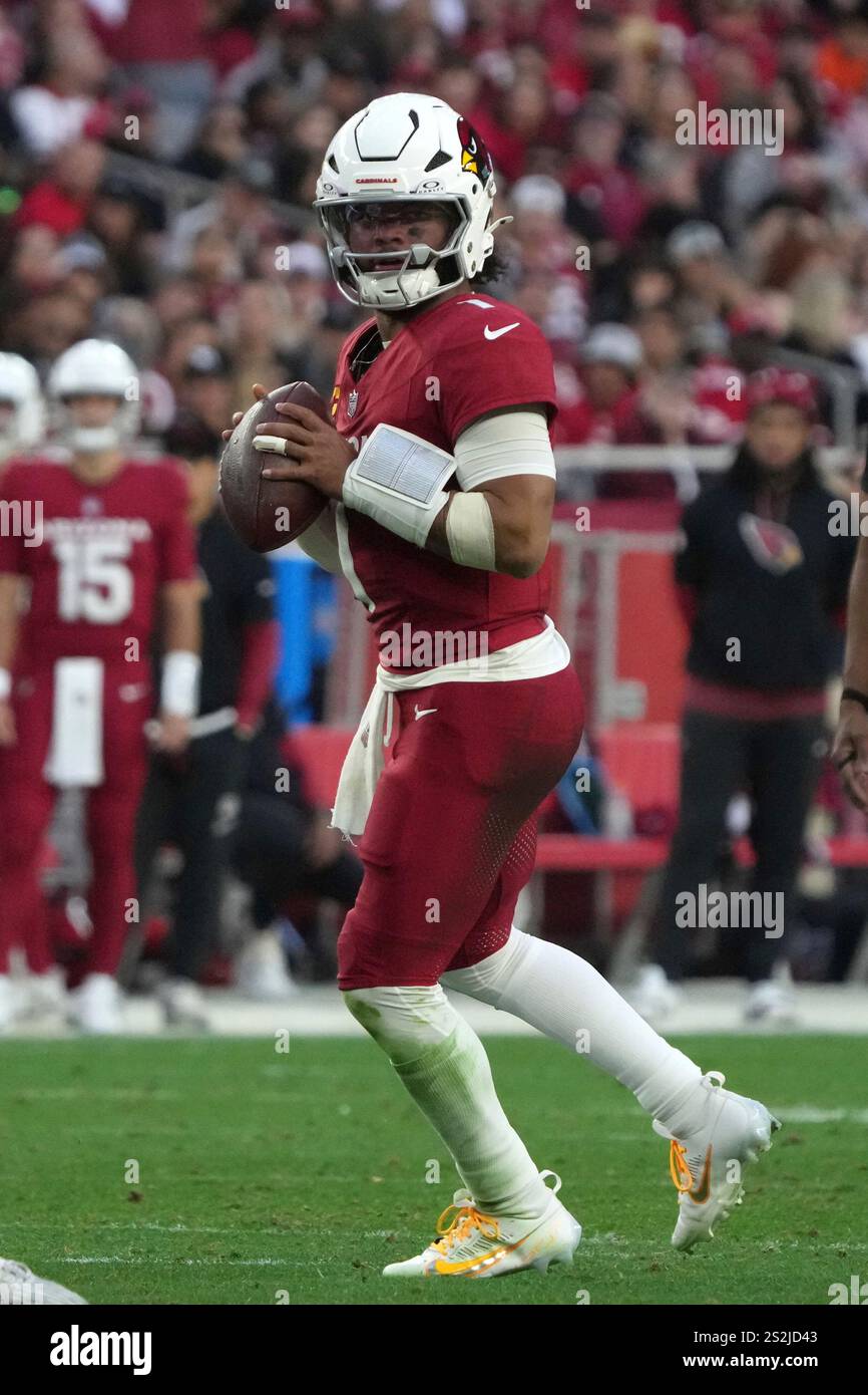Arizona Cardinals quarterback Kyler Murray (1) throws the ball against ...