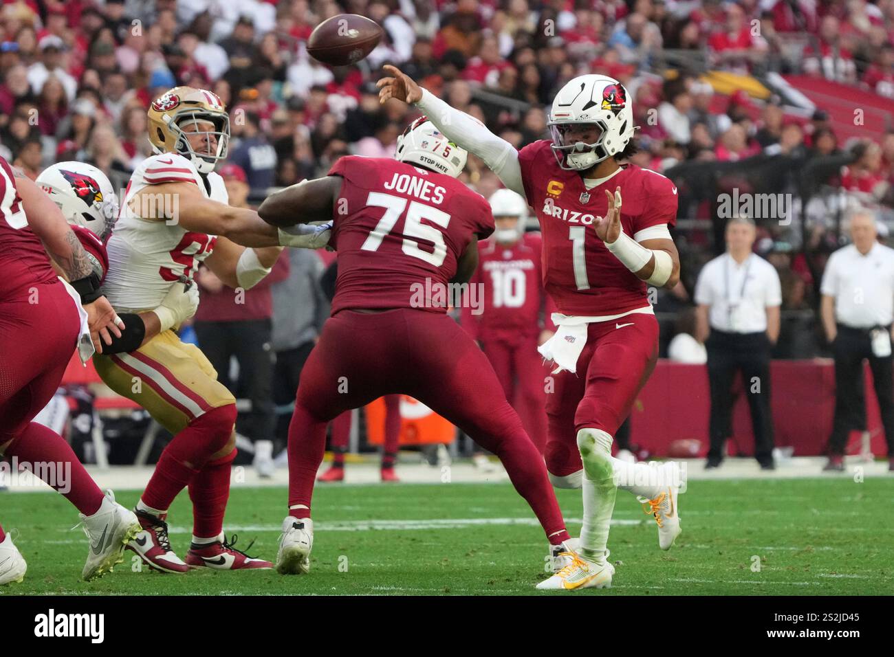 Arizona Cardinals quarterback Kyler Murray (1) throws the ball against ...