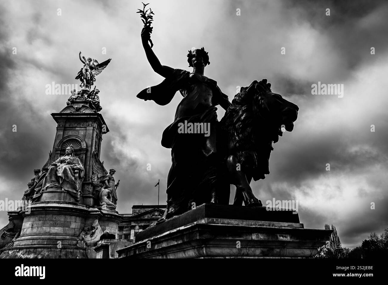 Queen Victoria Monument Stock Photo - Alamy