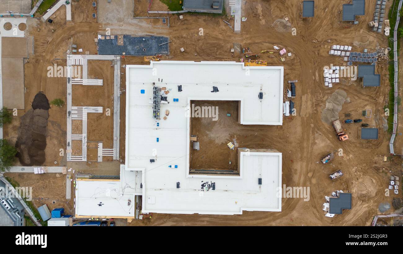 L shaped building hi-res stock photography and images - Alamy