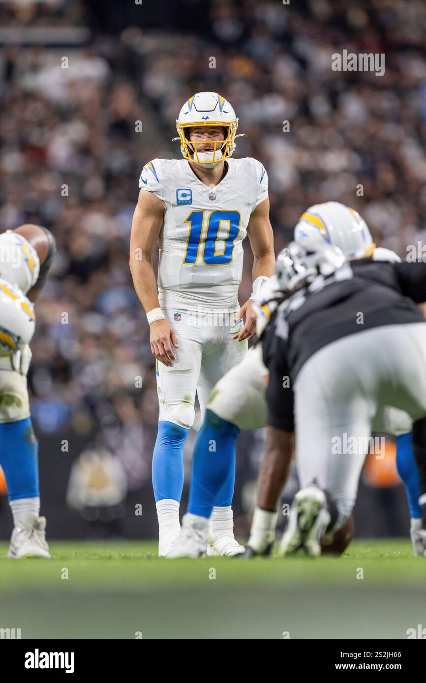 Los Angeles Chargers quarterback Justin Herbert (10) lines up behind ...