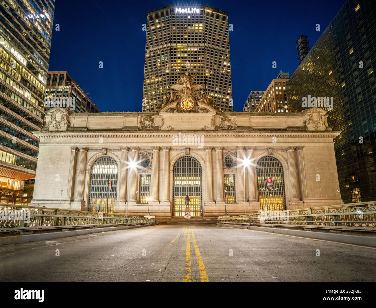 Grand Central Station and Terminal at Pershing Square Plaza at Blue ...