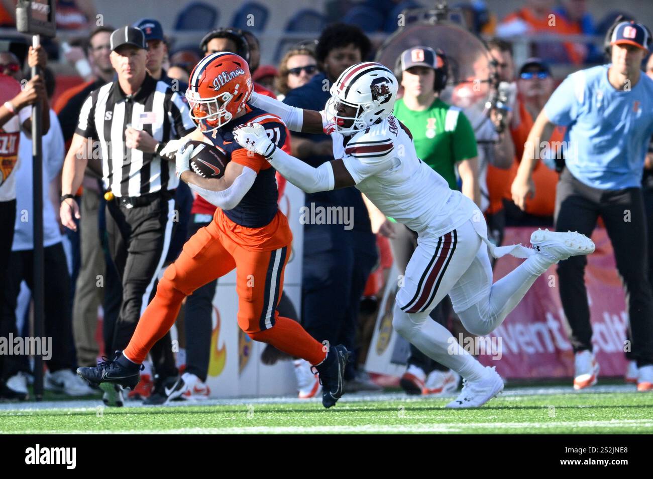 Illinois running back Aidan Laughery (21) rushes for yardage as South ...