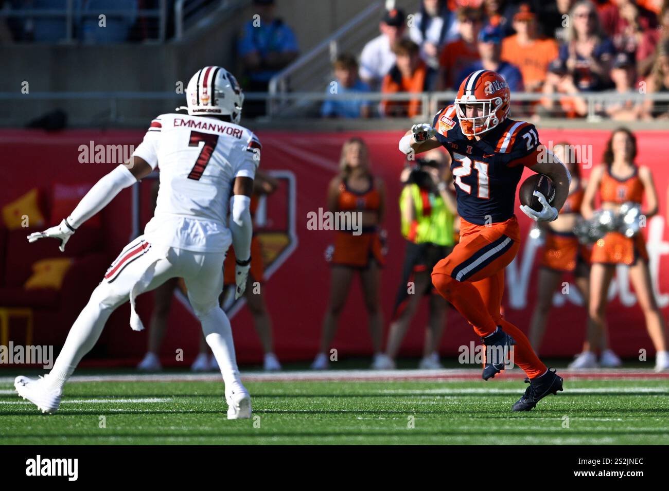 Illinois running back Aidan Laughery (21) rushes for yardage as South ...