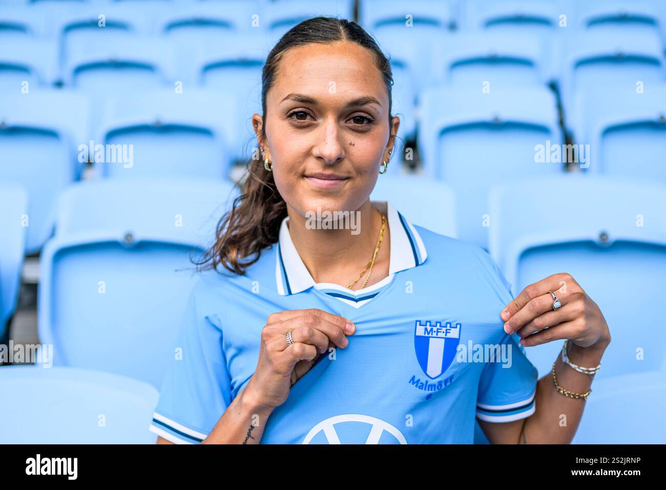 250107 Malmö FF presenterar Izzy D'Aquila som en ny spelare den 7 ...