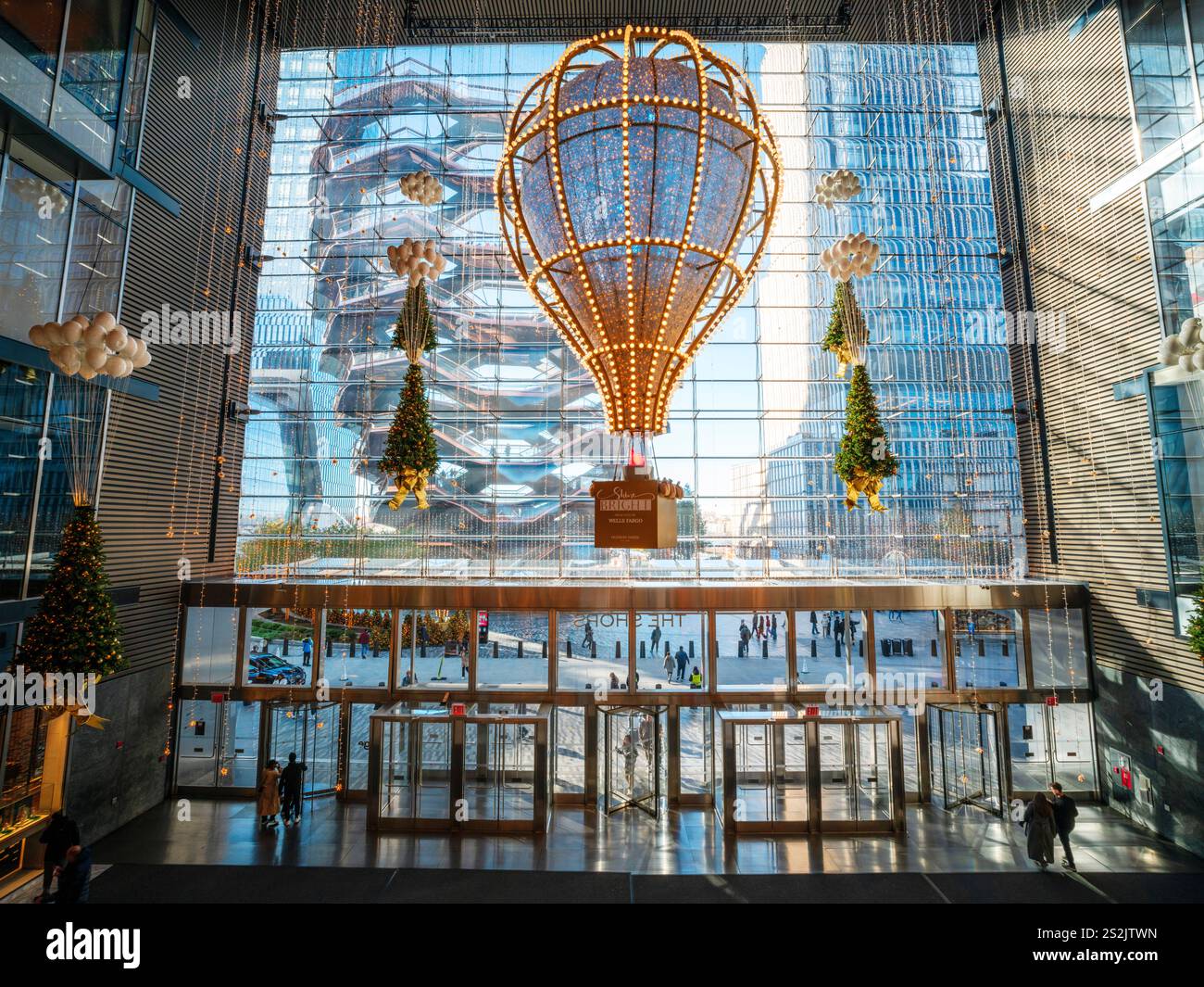 Hudson Yards Shopping Mall, and The Vessel decorated for christmas ...