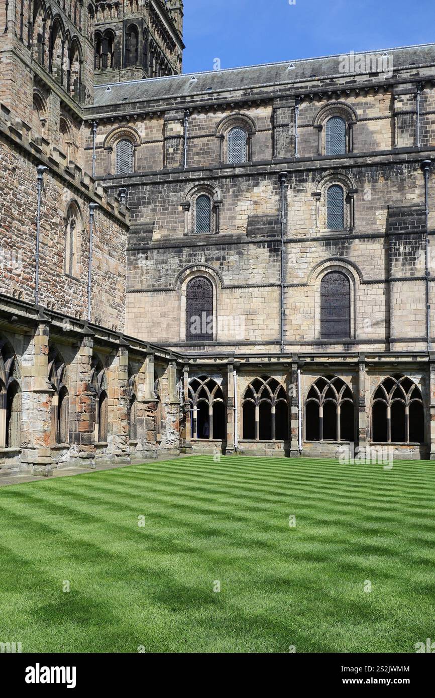 A view of the cloister and the inner courtyard of Durham Cathedral ...