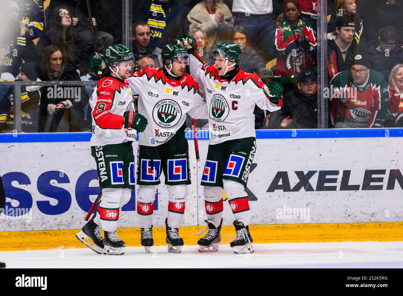 250107 Frölundas Erik Thorell jublar efter 0-1under ishockeymatchen i ...