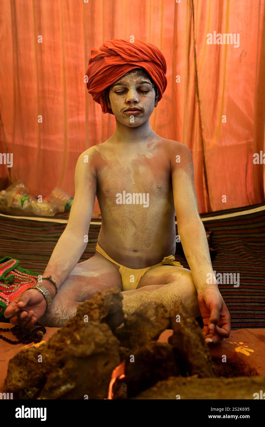 Prayagraj, Uttar Pradesh, India. 7th Jan, 2025. A child Naga sadhu perform prayer at Sangam ...