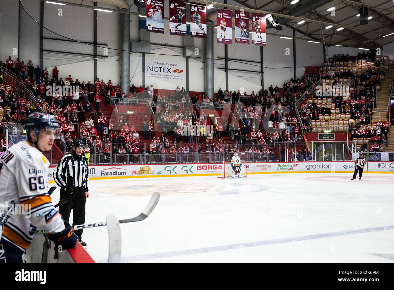 250107 Timrås supportar under ishockeymatchen i SHL mellan Timrå och ...