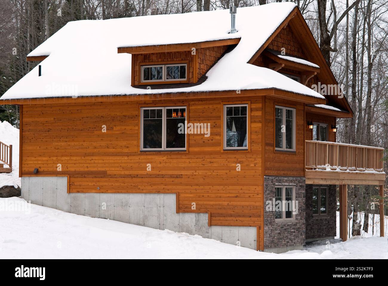 Elegant custom home in a country setting Stock Photo - Alamy