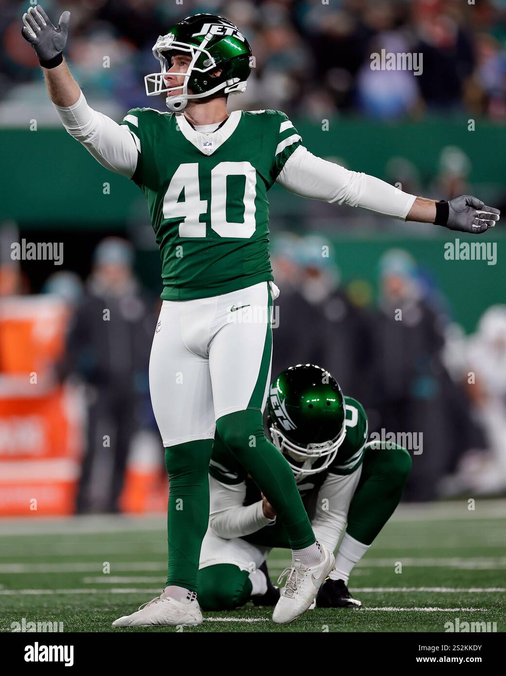 New York Jets place kicker Greg Joseph (40) kicks during an NFL ...