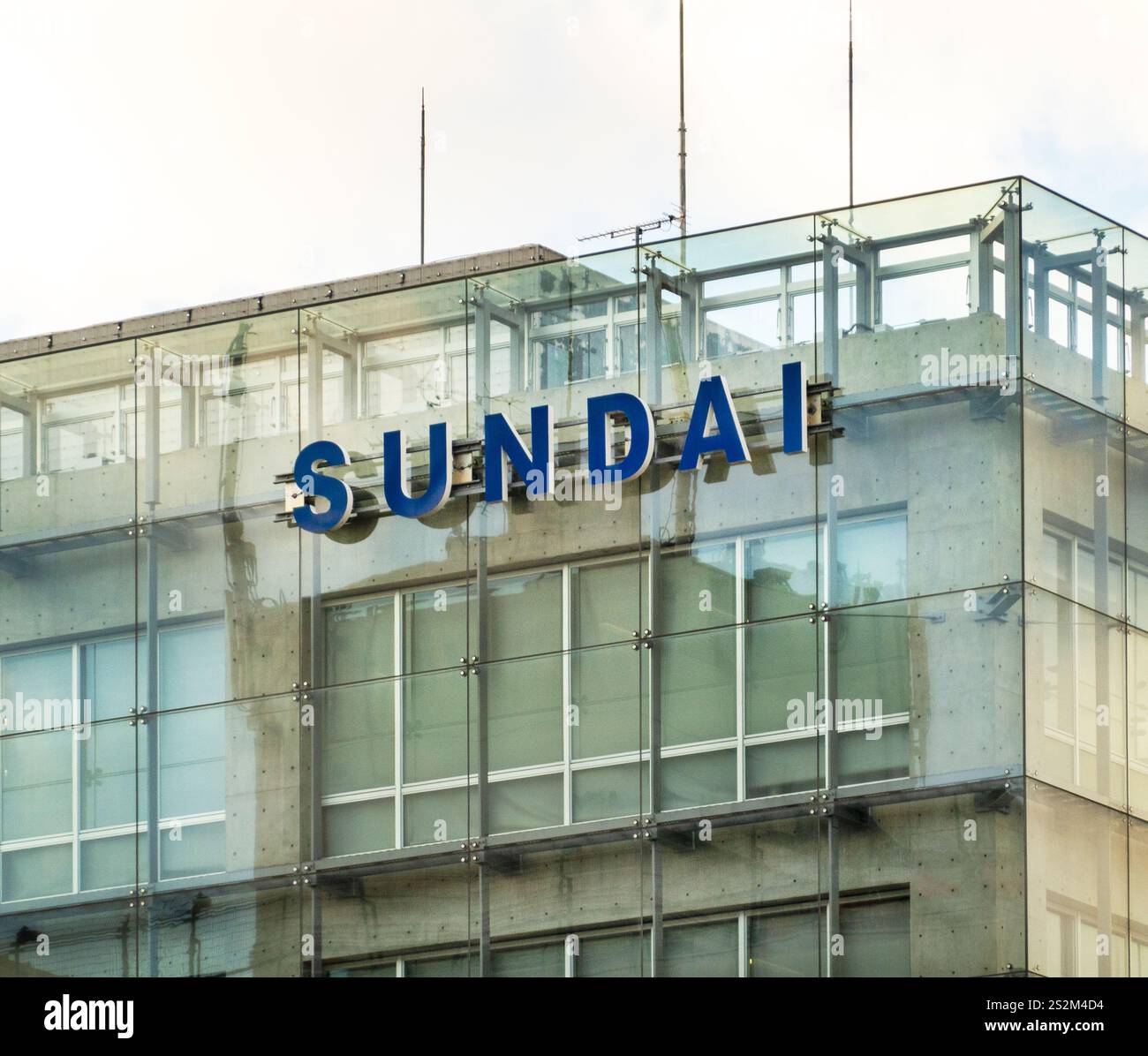 Sundai school building sign logo top roof windows wakuto preparatory hi ...