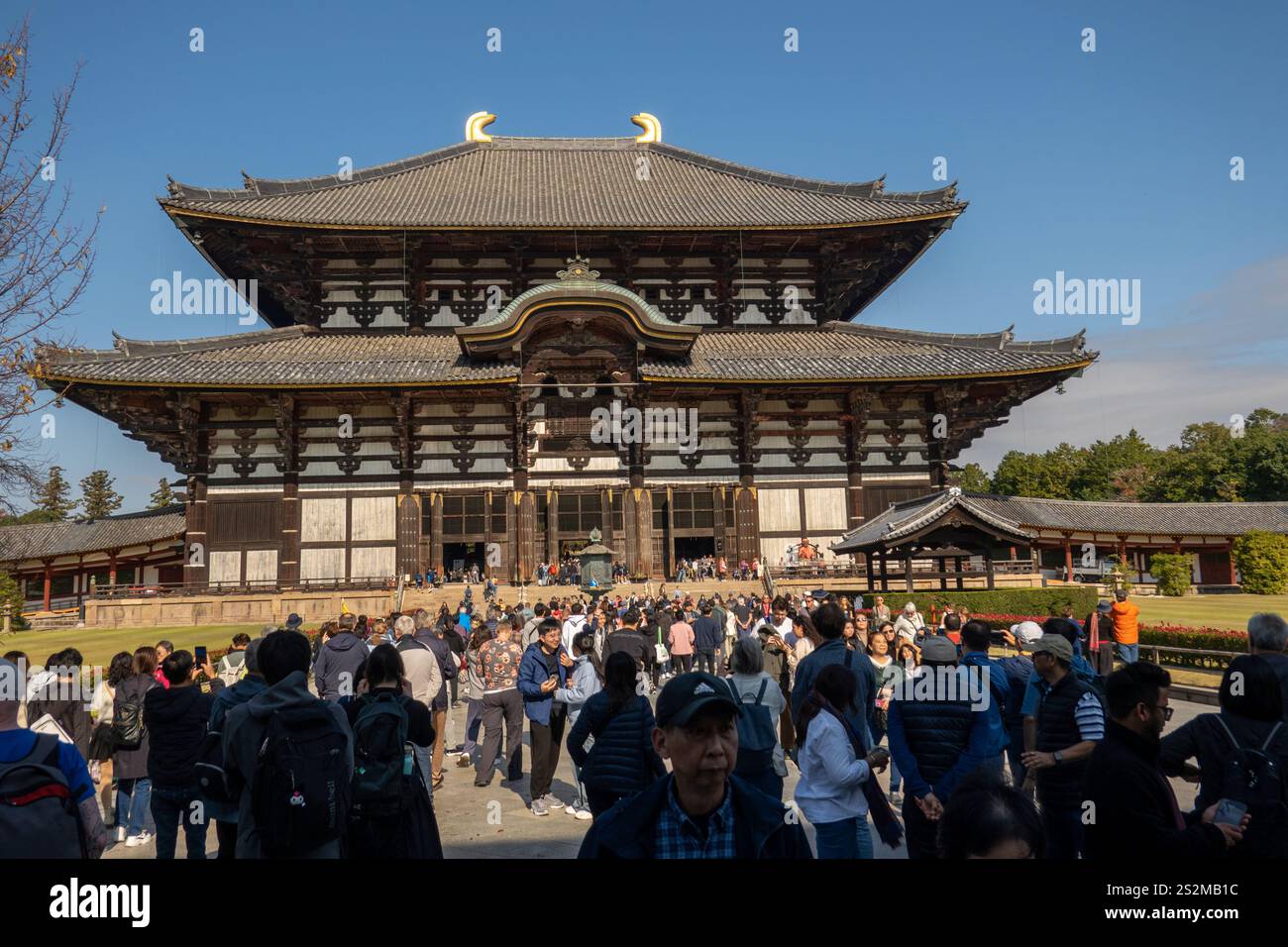 Visitors buddhist temple in hi-res stock photography and images - Alamy