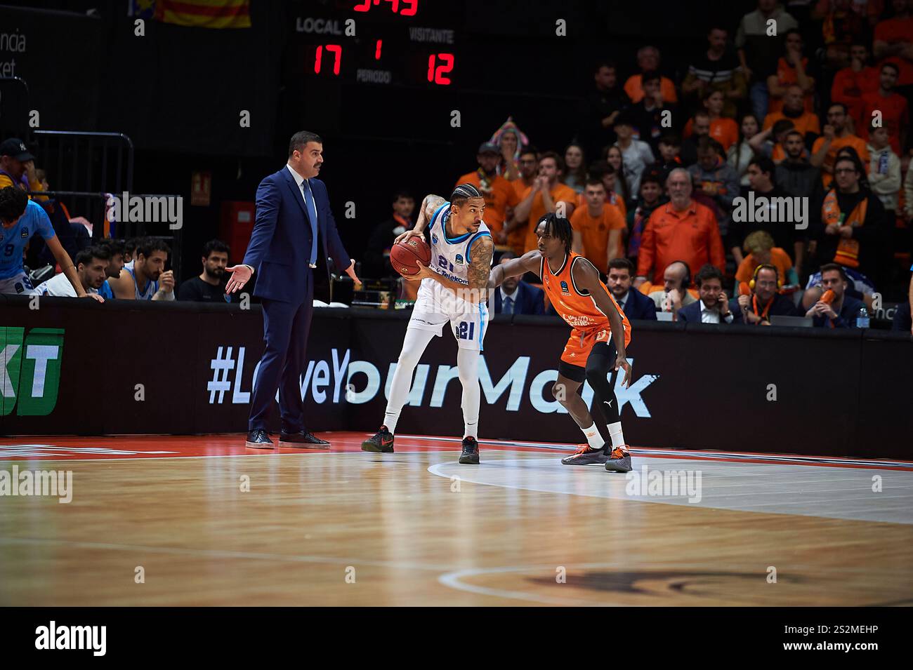 Olivier Hanlan of Turk Telekom Ankara (L) and Brancou Badio of Valencia ...
