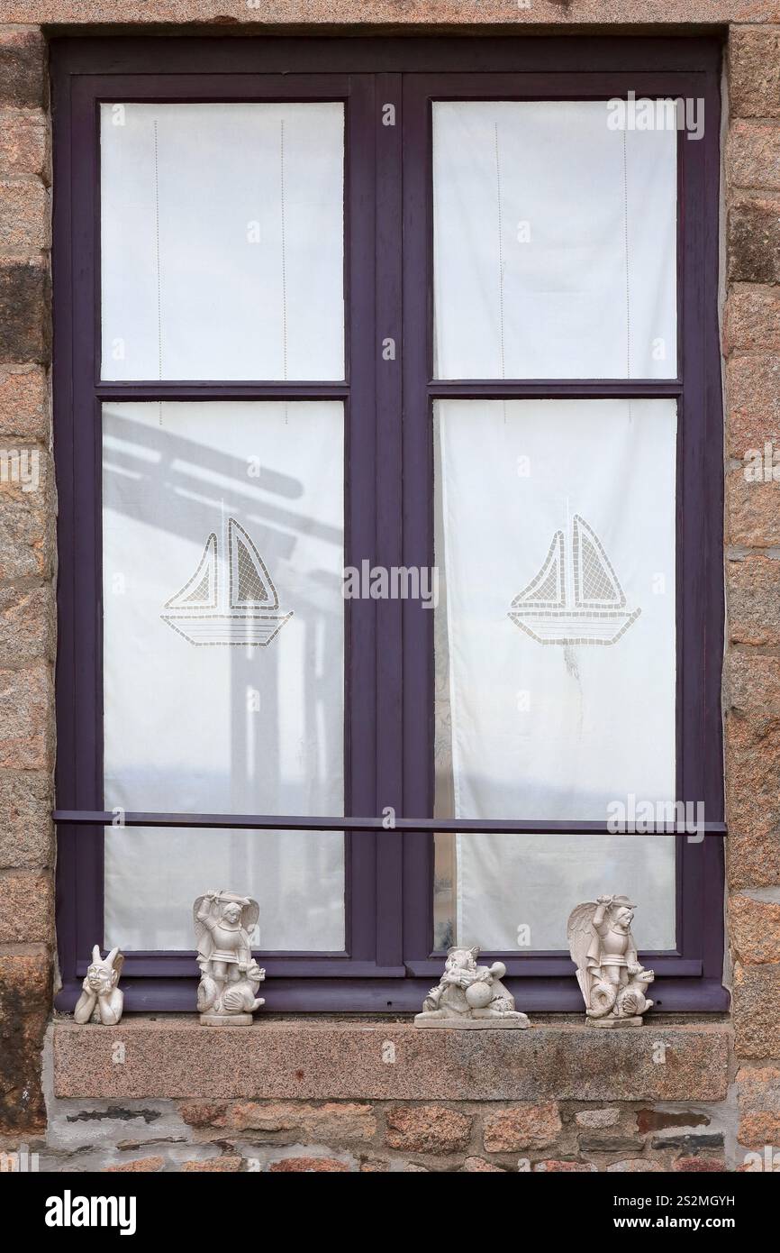 165 Mont-Saint-Michel: Set of plaster figurines -little devil, St ...