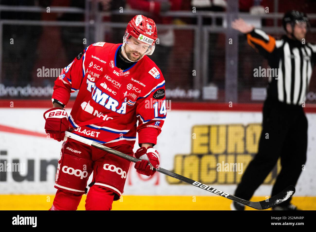250107 Timrås Emil Pettersson deppar under ishockeymatchen i SHL mellan ...