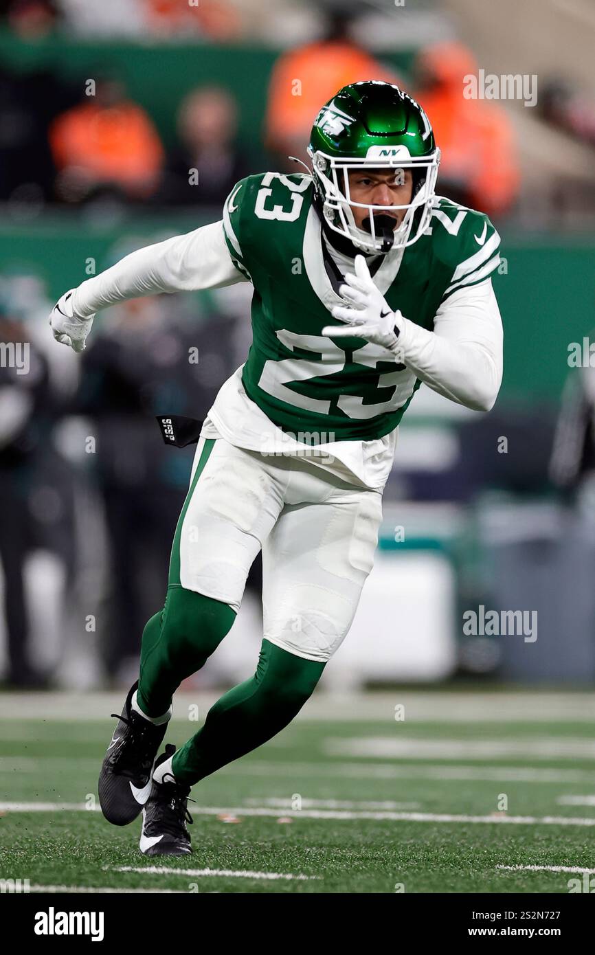 New York Jets cornerback Isaiah Oliver (23) defends during an NFL ...