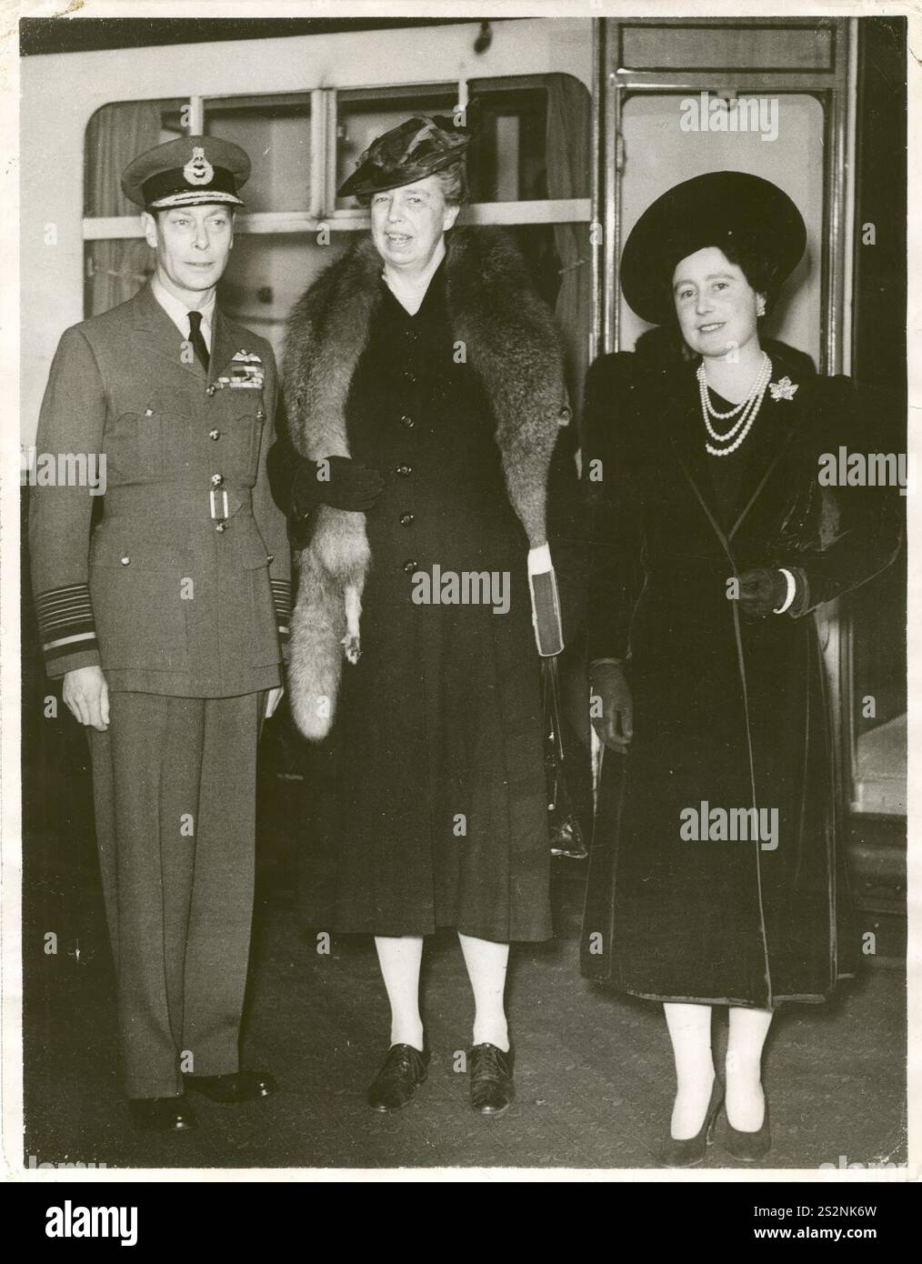 First Lady Eleanor Roosevelt with King George VI and Queen Elizabeth ...