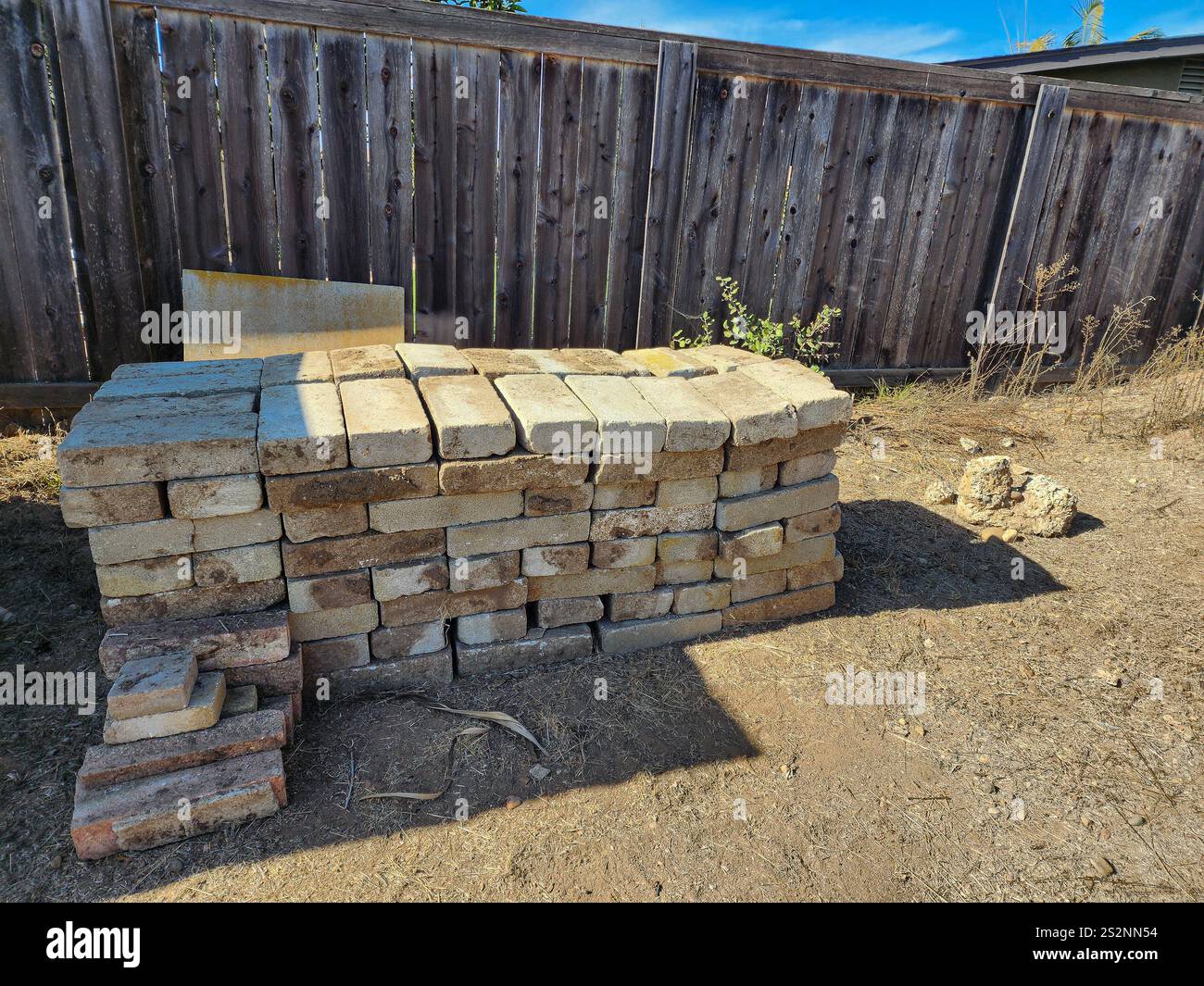 Stacked cinder blocks hi-res stock photography and images - Alamy