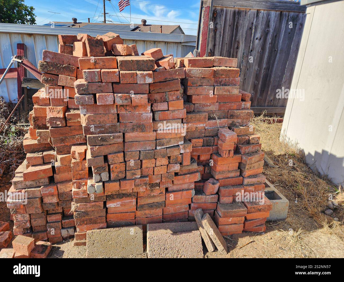 Used bricks stacked and ready for reuse Stock Photo - Alamy
