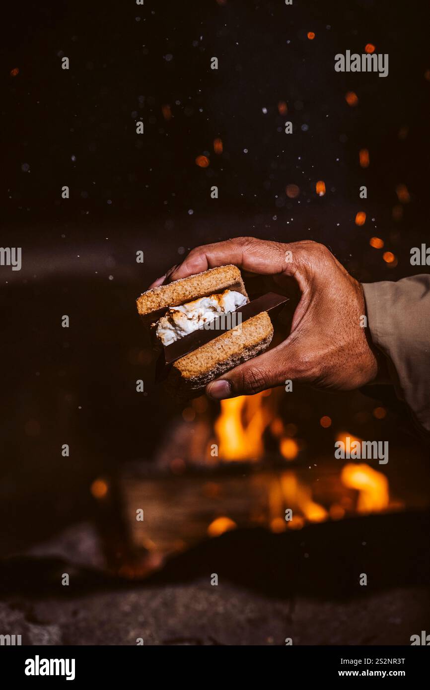 Holding a smore hi-res stock photography and images - Alamy