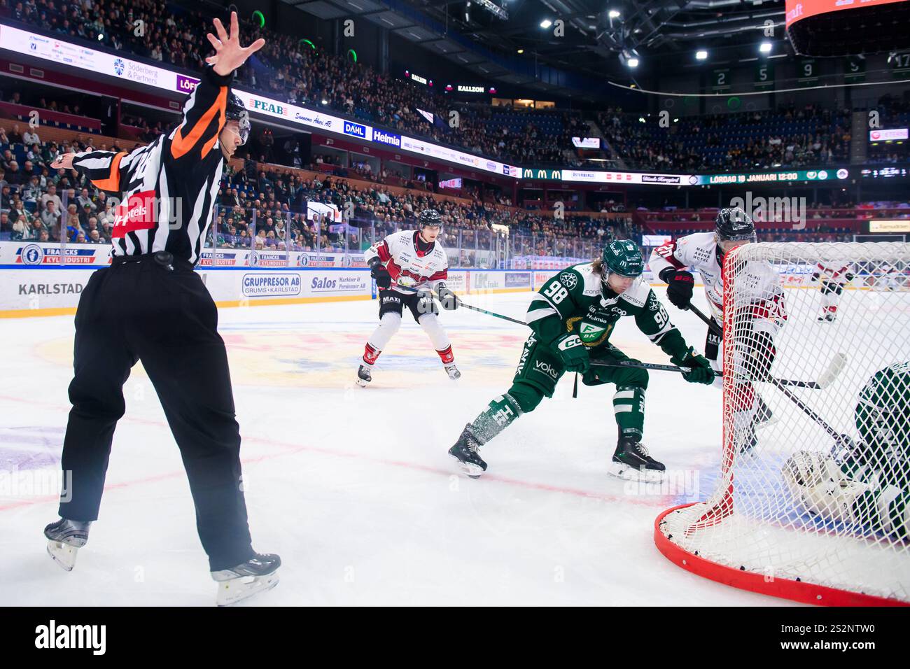Karlstad, Sverige. 07th Jan, 2025. 250107 Färjestads Marian Studenic och Malmö Redhawks Thomas ...