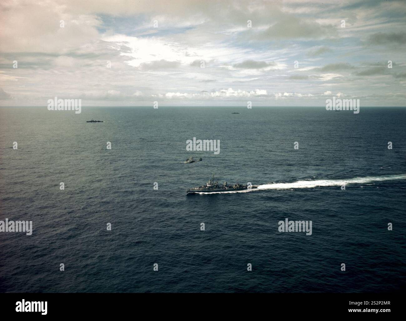 Fletcher-class destroyers underway on 13 November 1945 Stock Photo - Alamy