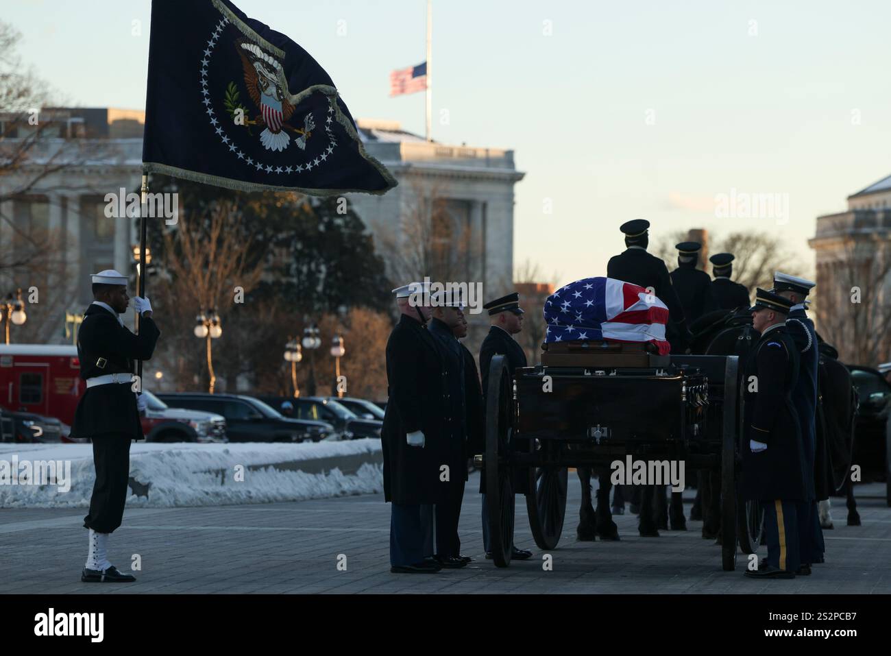 A horse-drawn caisson of the U.S. Army's Caisson Detachment arrives ...