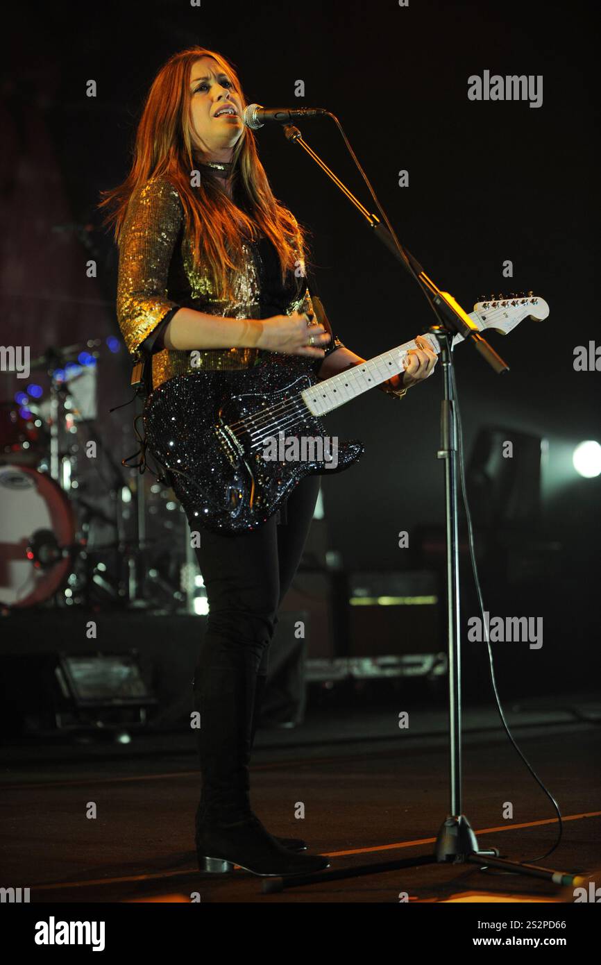Hollywood Fl January 25 Alanis Morissette Performs During The