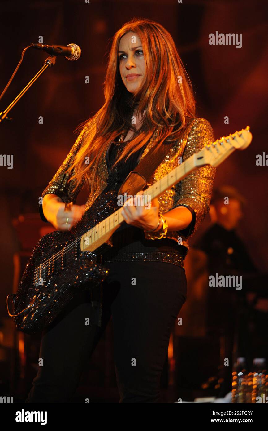 Hollywood Fl January 25 Alanis Morissette Performs During The